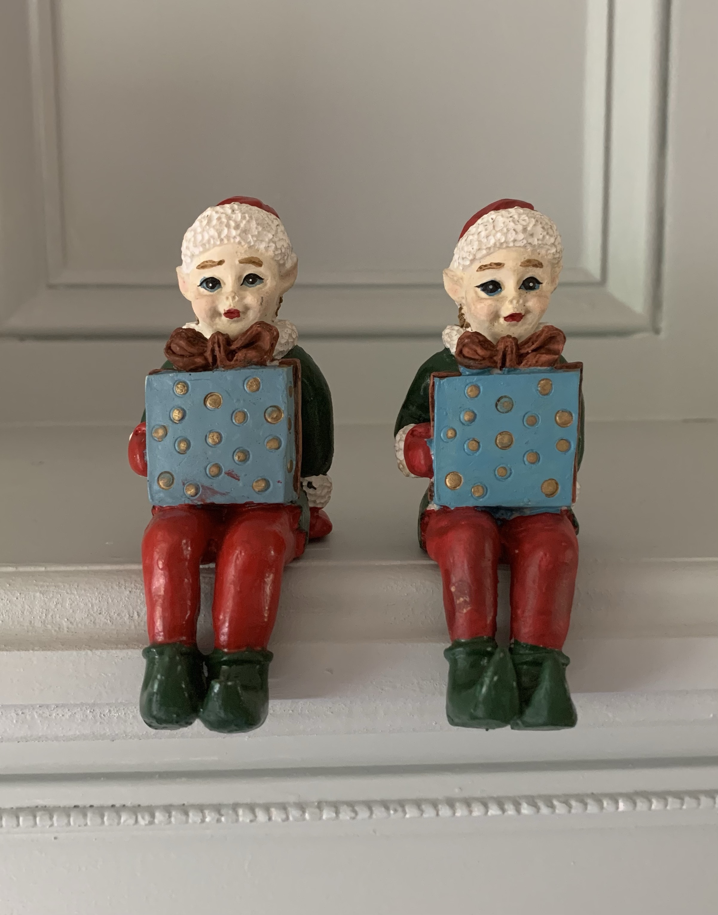 Turn Vintage Elves Into Shady Shelf Elves – The Quaint Crafter