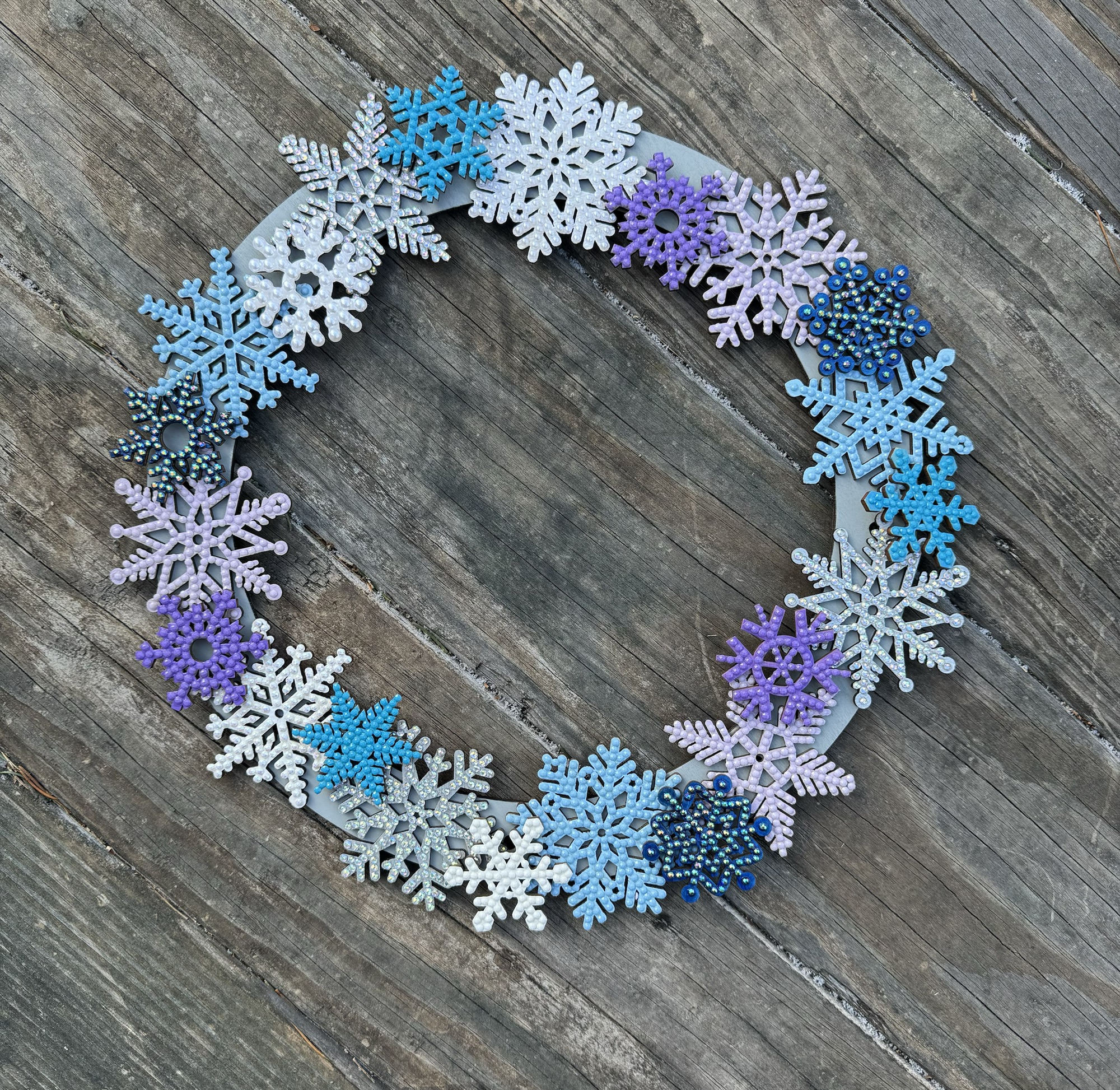 Sparkly Snowflake Wreath – The Quaint Crafter